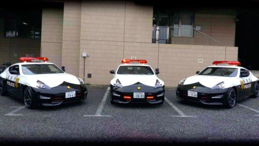 Policía de Tokio patrulla en tres Nissan 370Z Nismo, que están dotados ...